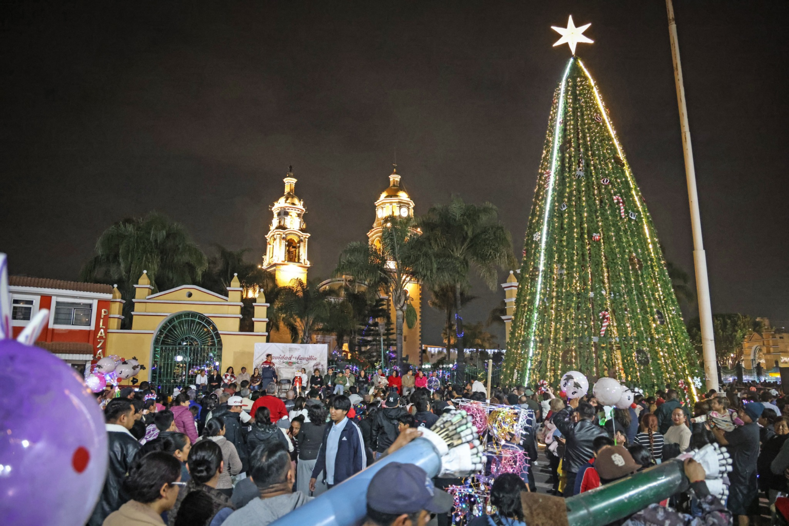 Cuautlancingo Inaugura Pista de Hielo y Enciende Árbol Navideño en ...